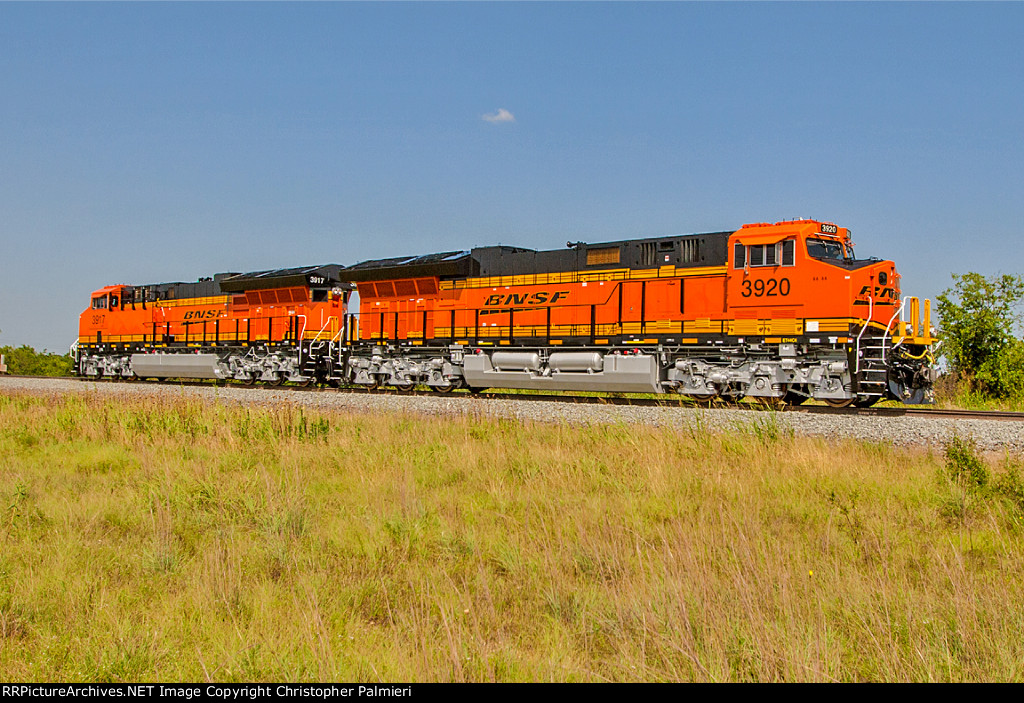 BNSF 3920 and BNSF 3917